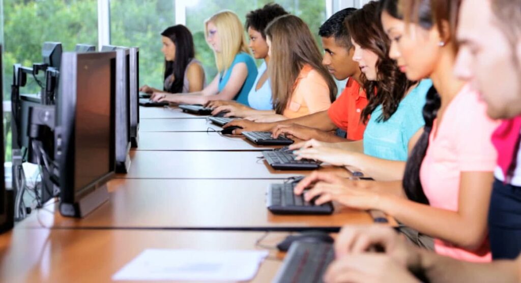 Computer Training Institute/Class in Grant Road, Mumbai – Brainpoint